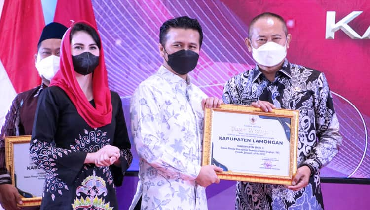 Lamongan Raih Penghargaan Kabupaten Terbaik Capaian IRL di Jatim ...