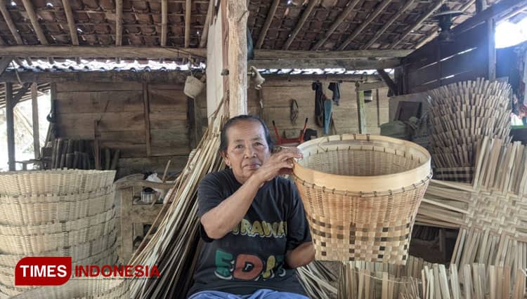 Mengenal Tumbu, Kerajinan yang Nyaris Punah di Pacitan - TIMES Indonesia