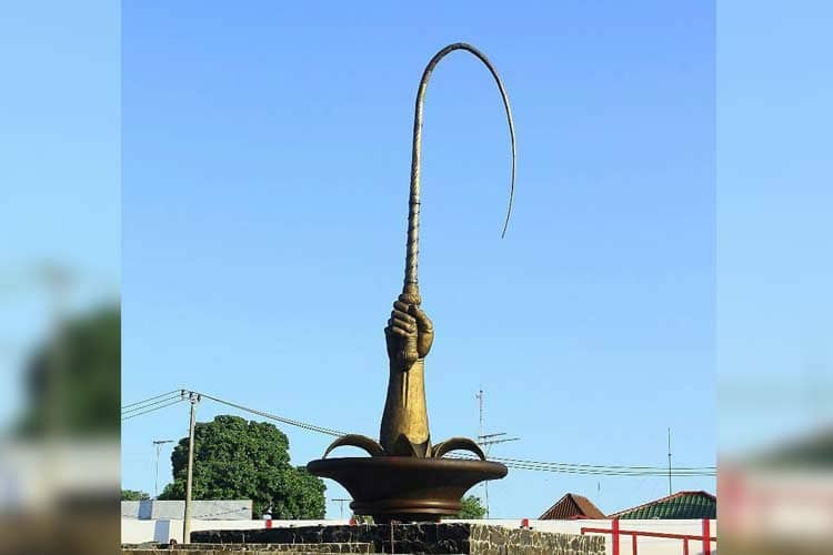 Mengenal Taman Pecut yang Jadi Monumen Ikonik di Kota Blitar - TIMES ...