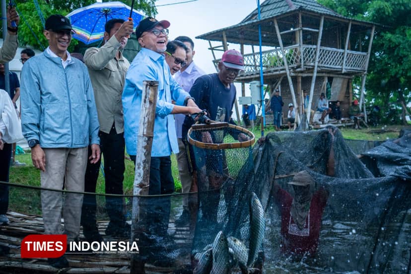 Menko Zulhas Tinjau Kampung Bandeng Gresik, Desa Diminta Perkuat Suplai ...