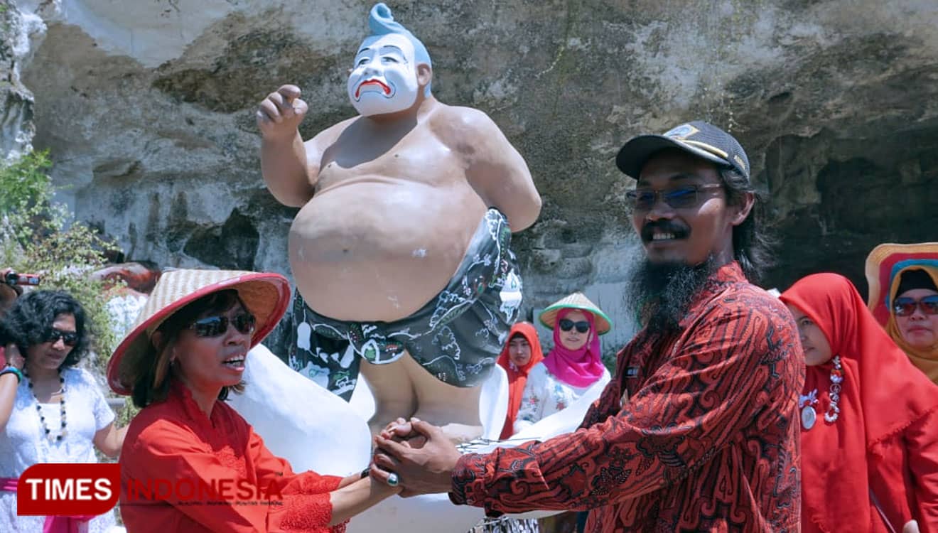 Patung Semar Ikon Baru Wisata Setigi Gresik - TIMES Indonesia