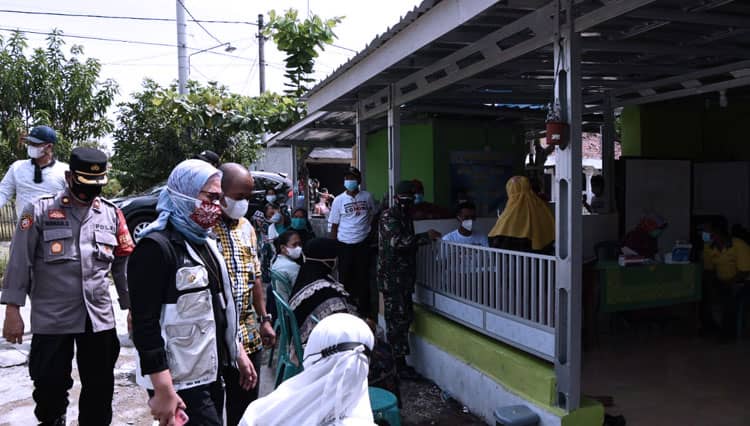 Bupati Indramayu Minta Warga Getok Tular Pentingnya Vaksinasi Covid-19 ...